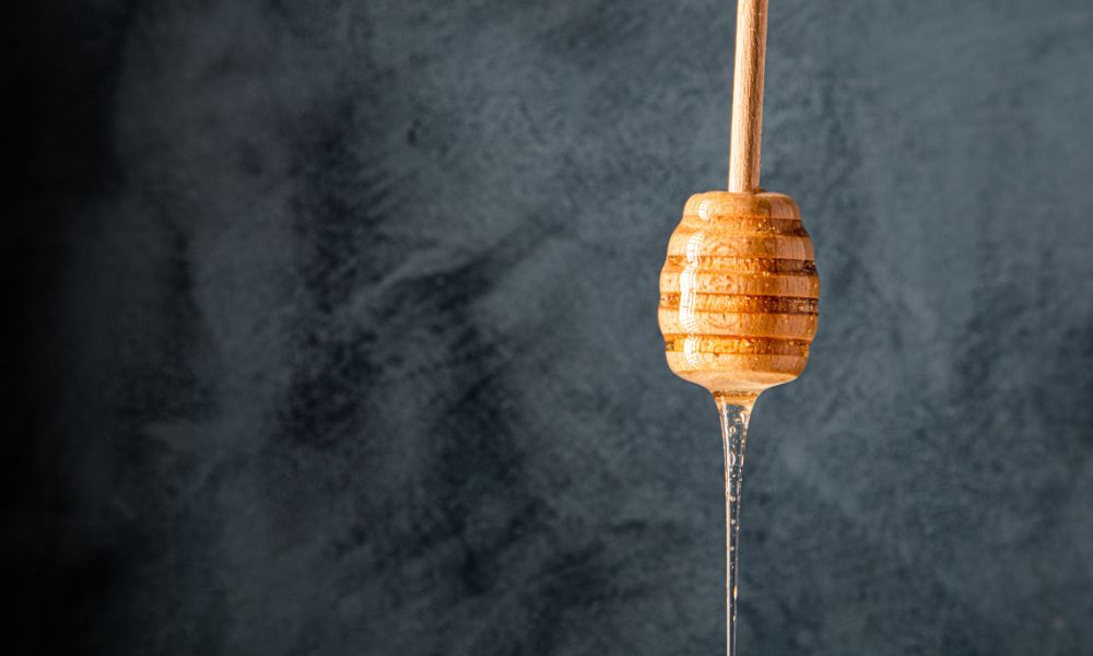 What Is a Honey Dipper and How Do You Use Them?